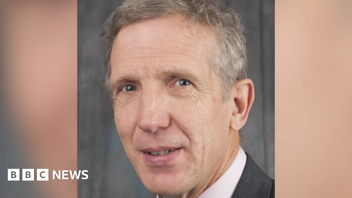 Halam stabbing: Surgeon 'had 95% chance of dying' after attack - BBC News