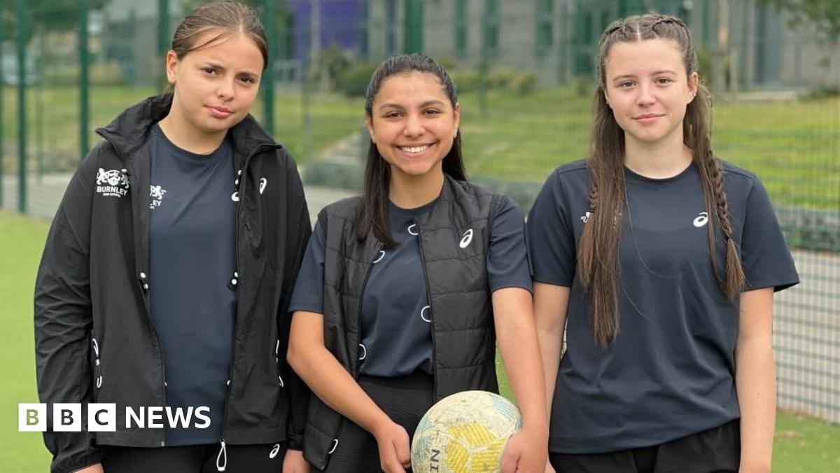 'We shouldn't feel insecure in our school PE kit' - BBC News