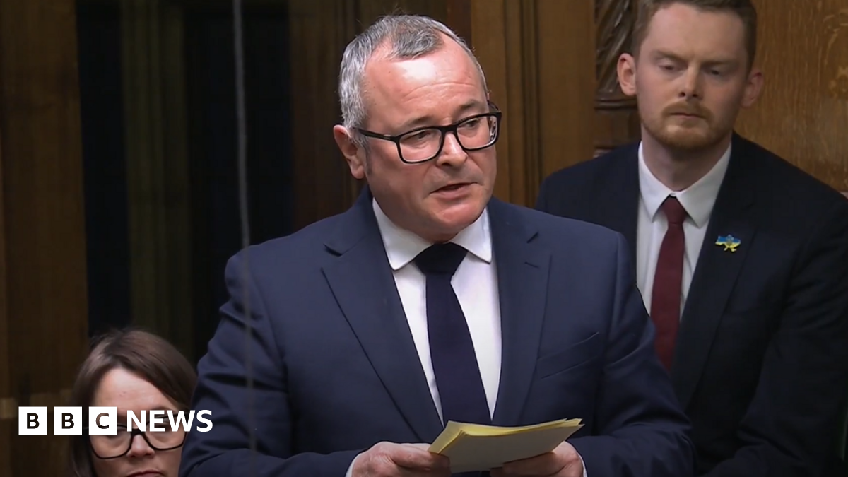 Corby MP Lee Barron urges members to back policing bill - BBC News