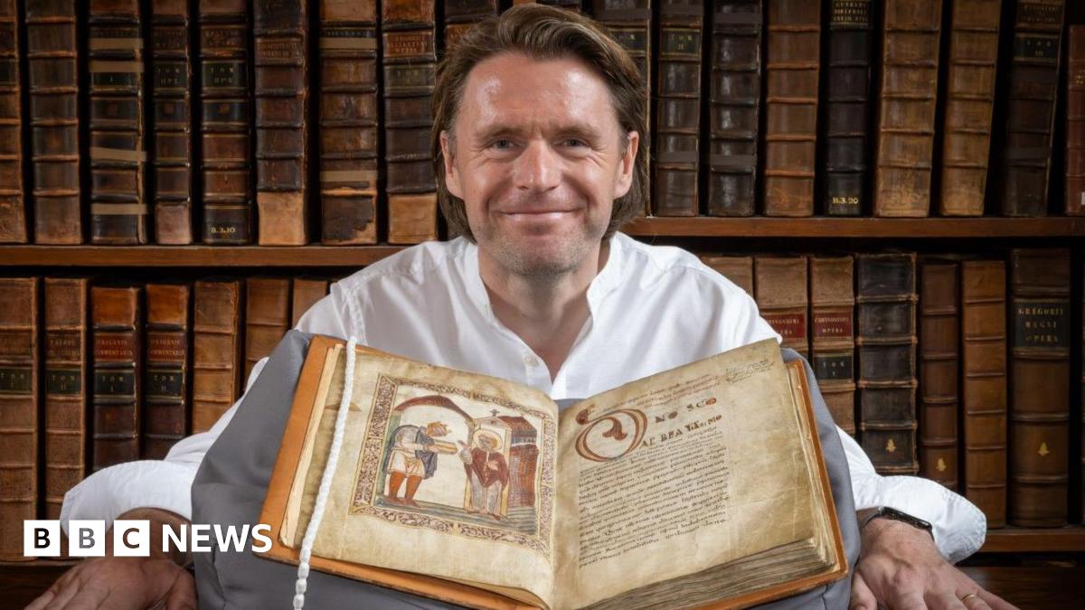 Cambridge historian seeks recognition for first English king - BBC News