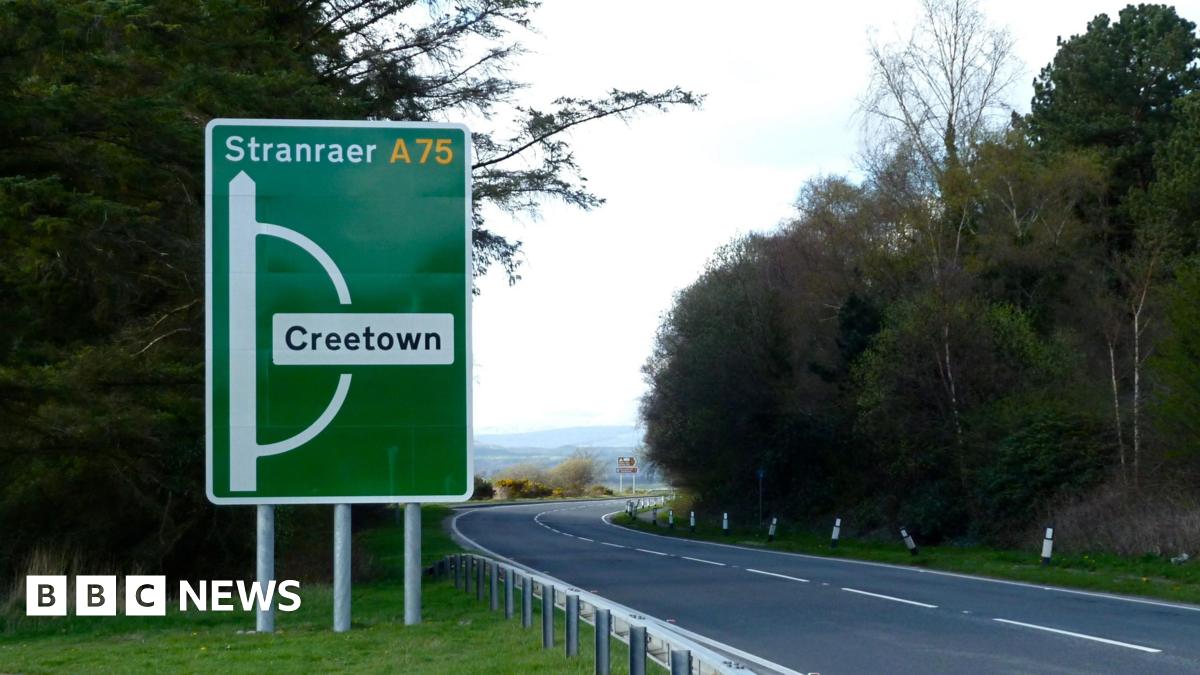 Car driver in hospital after A75 crash near Creetown - BBC News