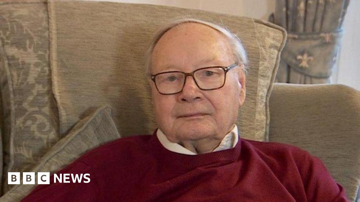 Detective who first used DNA to catch killer Colin Pitchfork dies - BBC ...
