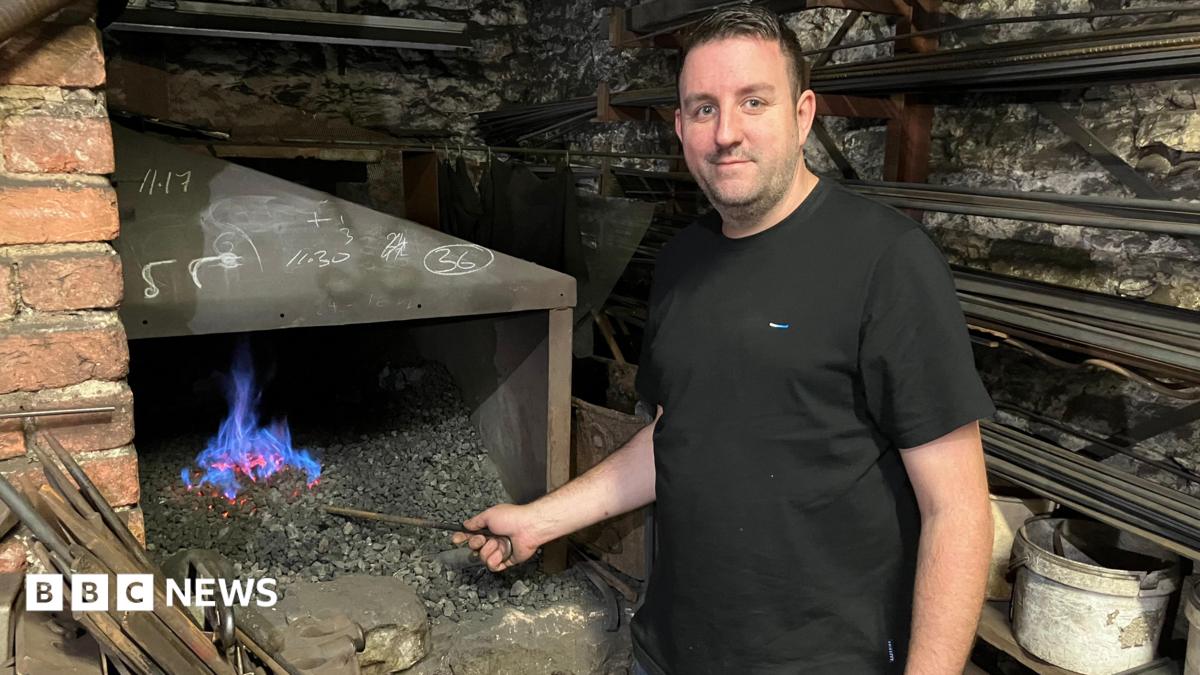 Devon blacksmith wins UK title for sixth year in a row - BBC News