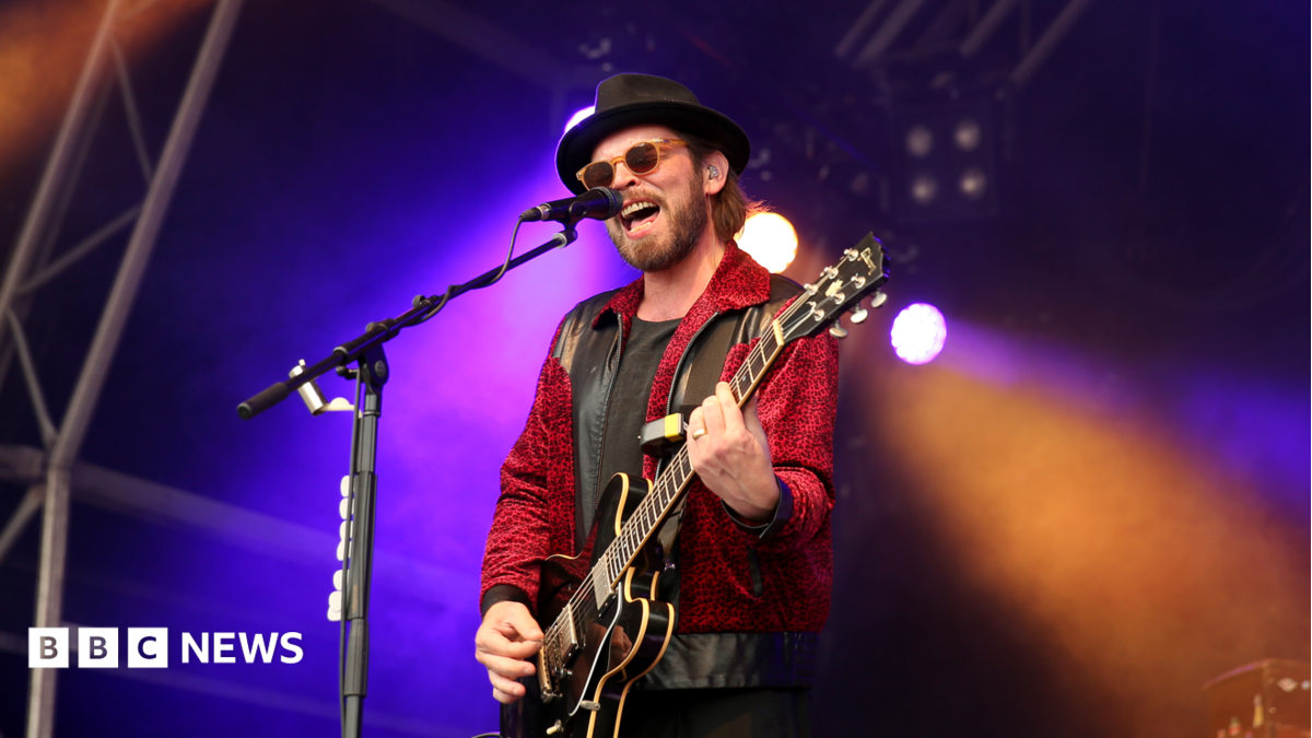 Supergrass to headline Live at Ludlow Castle - BBC News