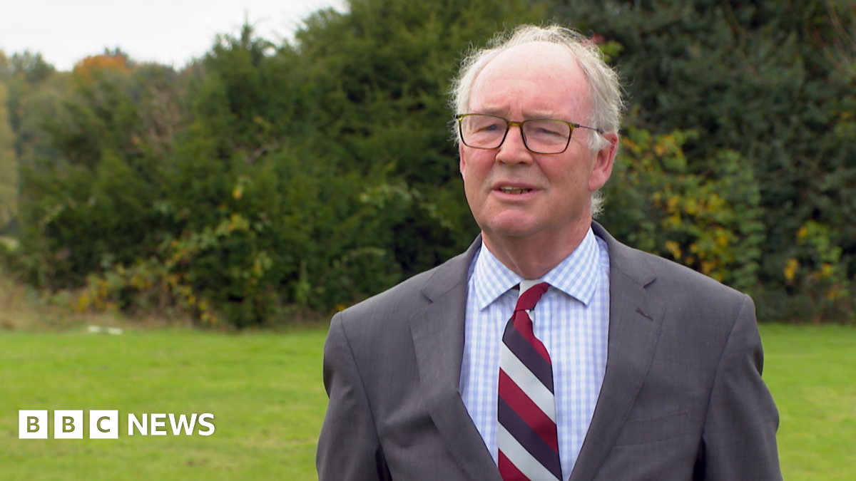 Warwickshire PCC denies accepting hunting lobby cash - BBC News