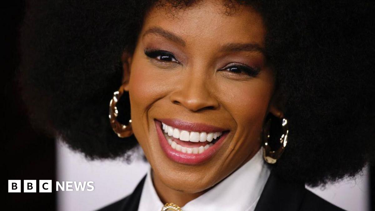 Amber Ruffin: Comedian dropped from hosting White House correspondents ...