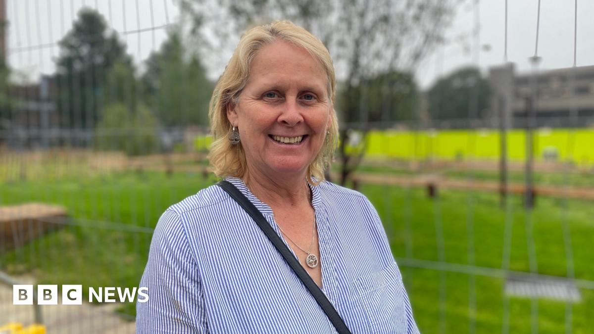 Nottingham: Visitors excited for Broad Marsh Green Heart opening - BBC News