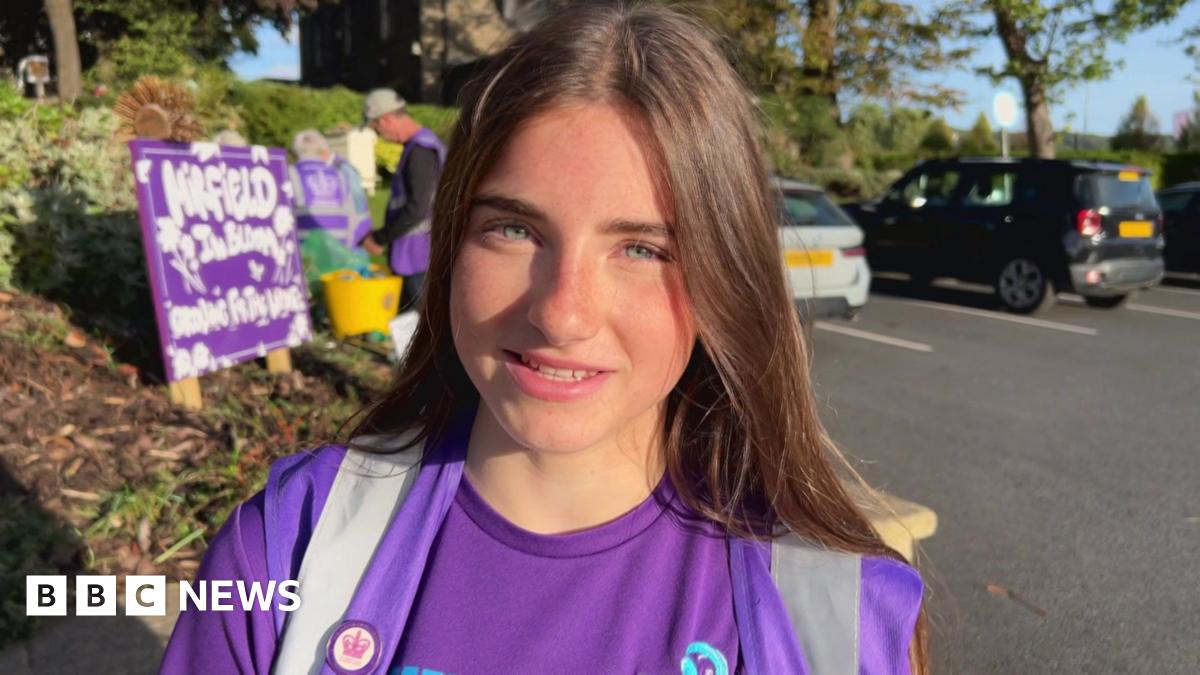 Green-fingered volunteers go for gold in Mirfield - BBC News