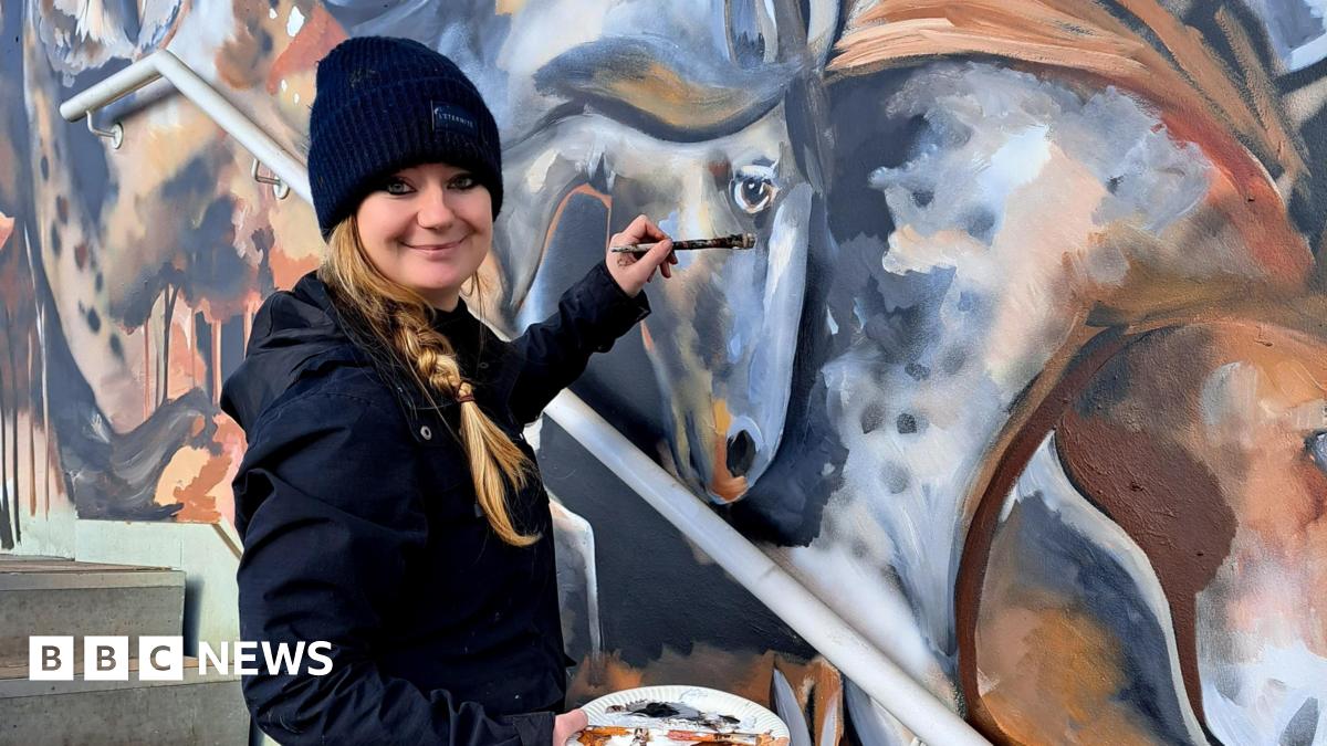 Coventry artist to create Covid mural in cathedral ruins - BBC News