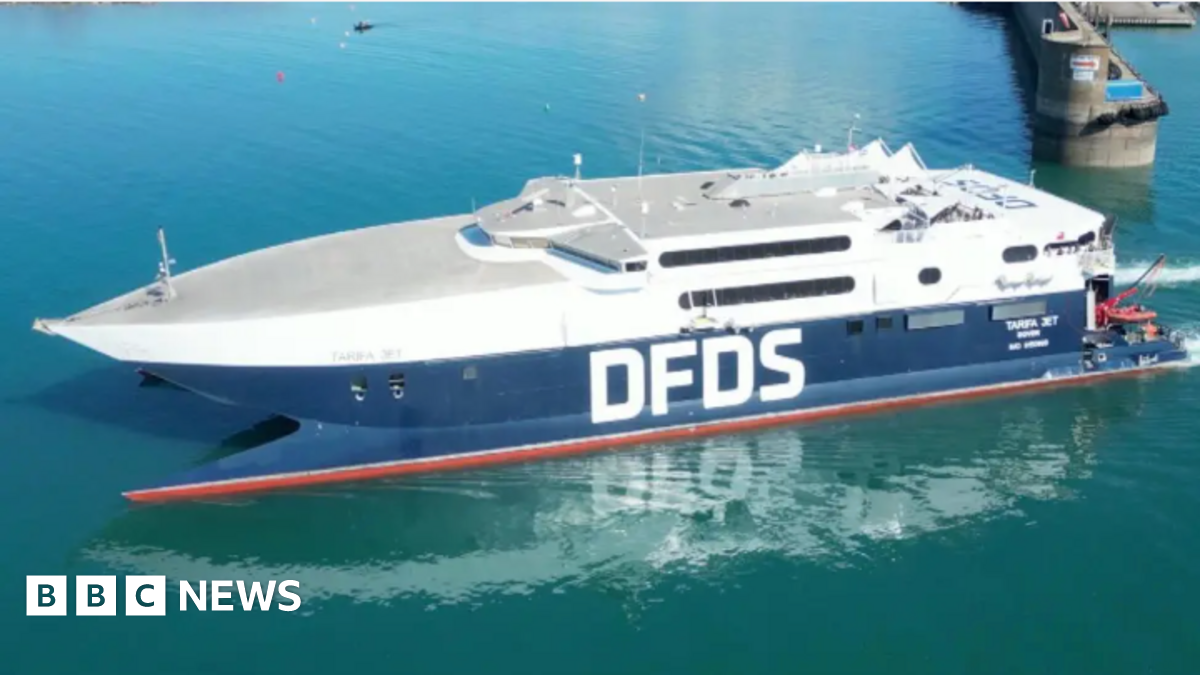 DFDS Jersey ferry contract to be reviewed due to concerns - BBC News