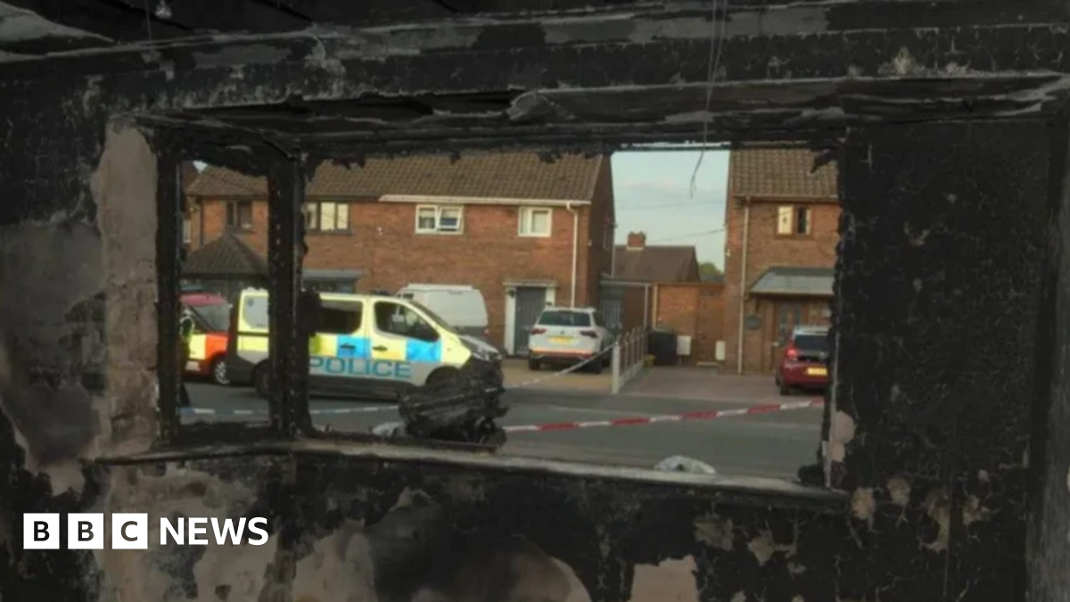 Wolverhampton fire starter did not intend to kill, jury told - BBC News