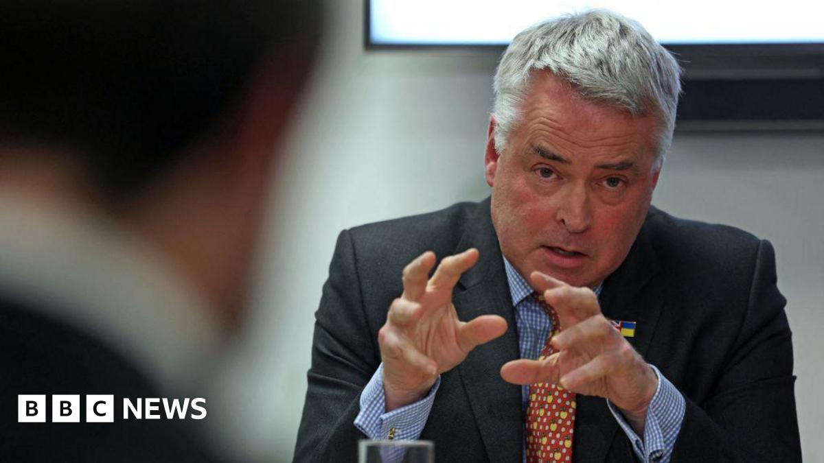 Tim Loughton: MP deported from Djibouti over criticisms of China - BBC News