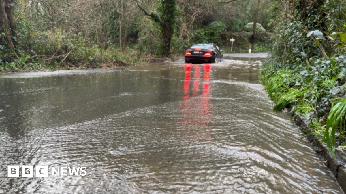 Islanders warned of flooding after heavy rain in Guernsey - BBC News