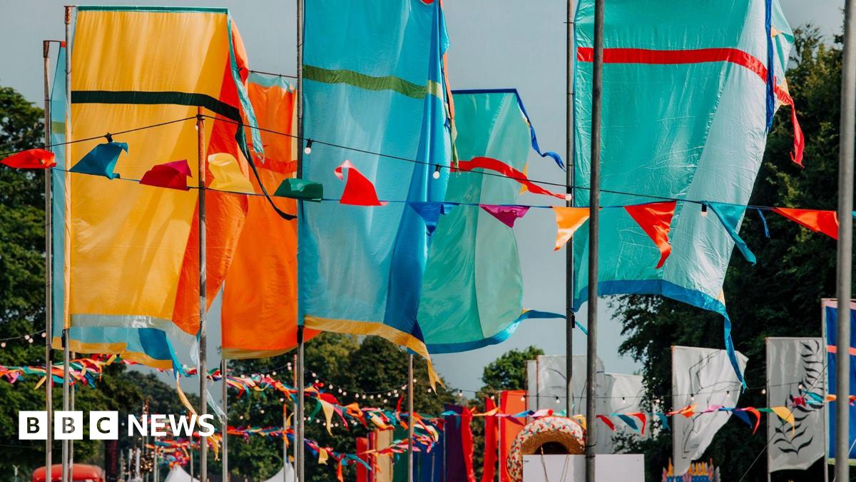 Wiltshire in pics: Shindig Festival and a princess visit - BBC News