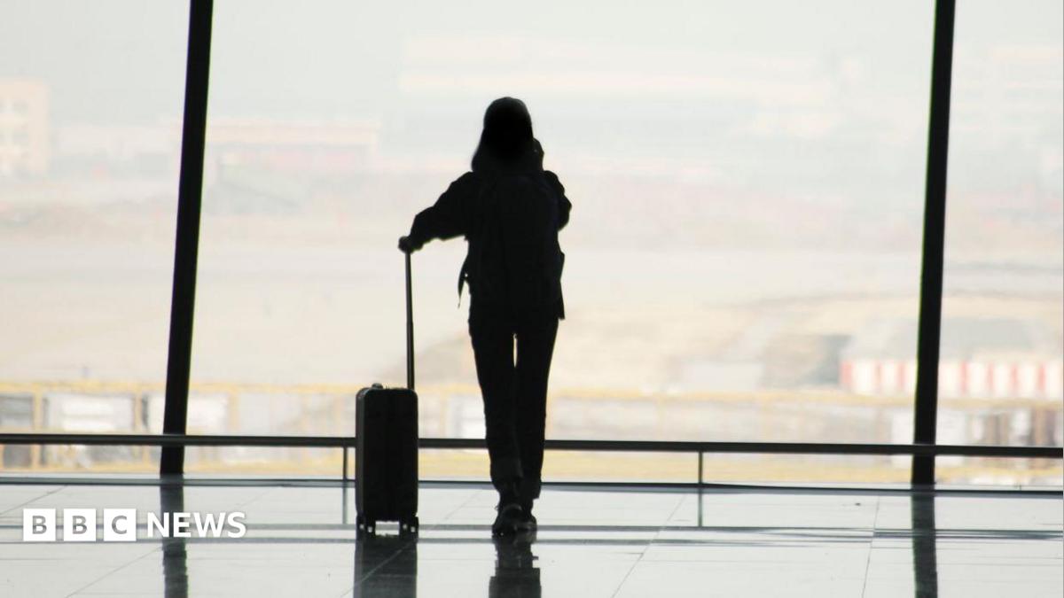Migration to Northern Ireland rises to 15-year high - BBC News