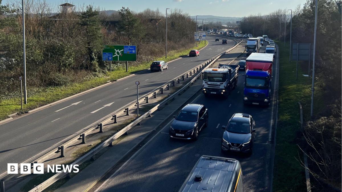 M5 traffic: Overnight northbound closure after huge diesel spill - BBC News