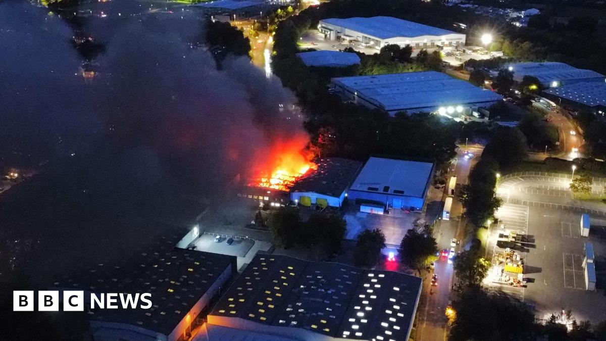 Swindon explosion: Emergency services at serious warehouse incident ...