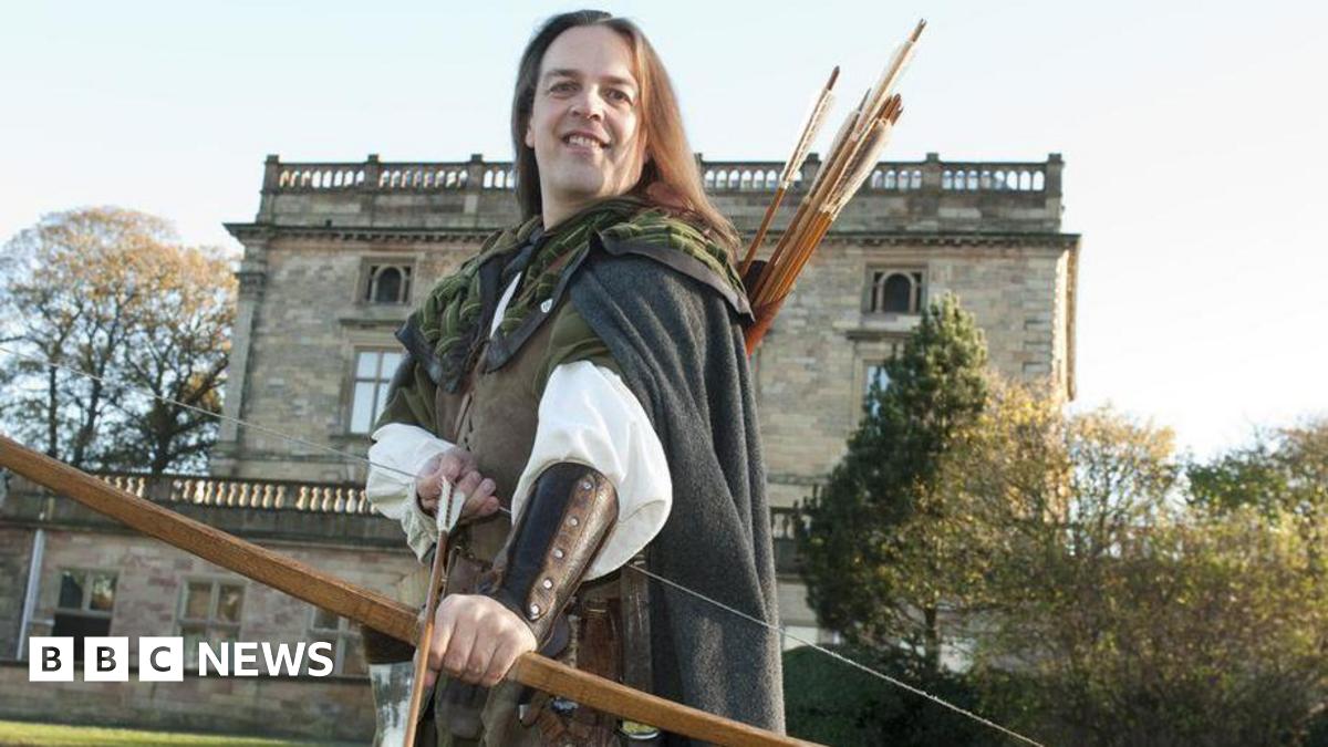 Tributes after death of Nottingham's official Robin Hood - BBC News