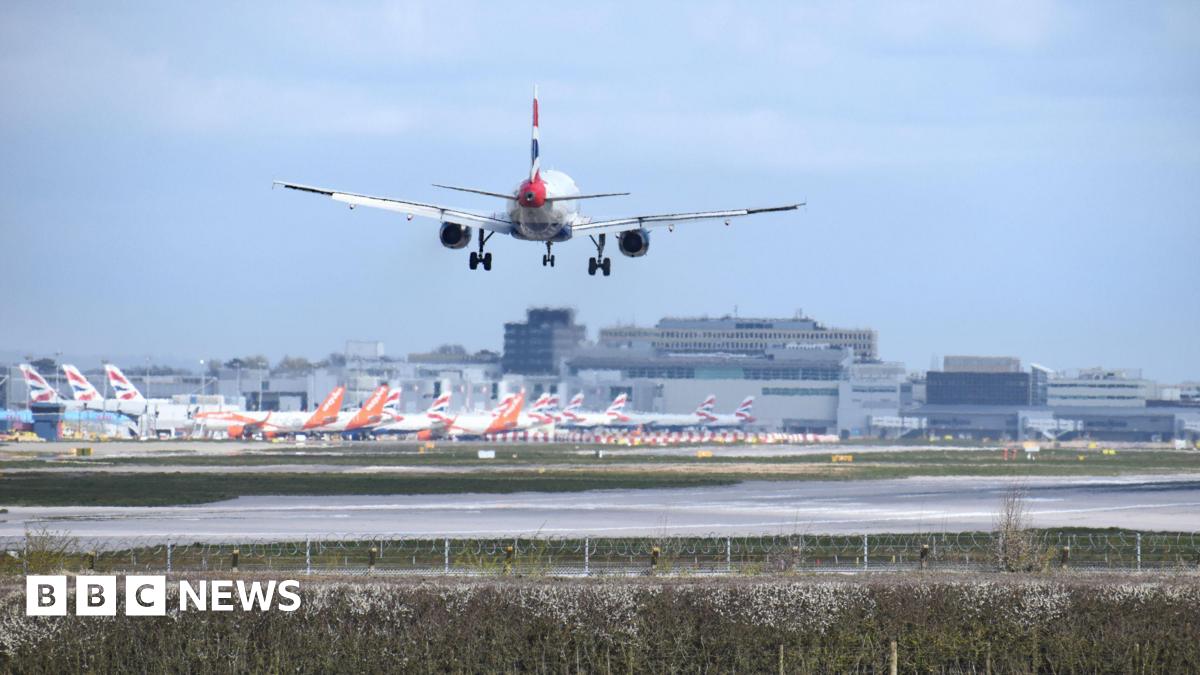 Delays at Gatwick Airport amid Storm Amy high winds - BBC News