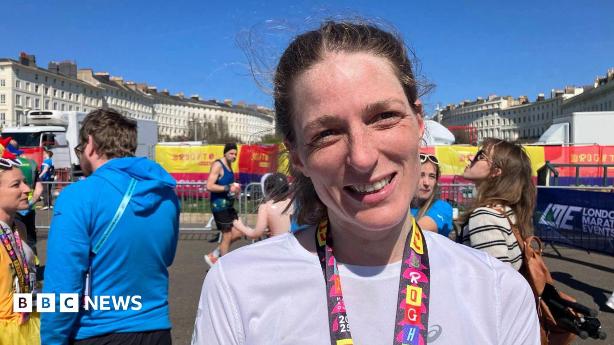 Thousands take part in Brighton Marathon and 10k - BBC News