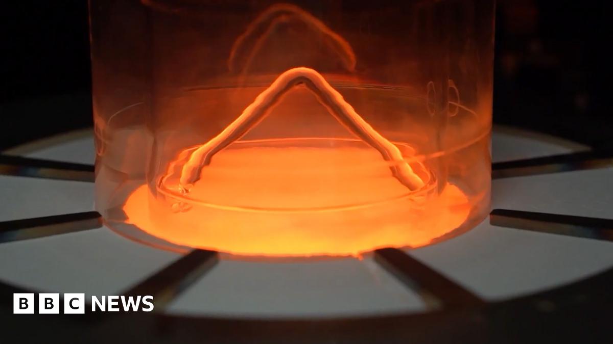 'It's amazing' – the wonder material very few can make - BBC News