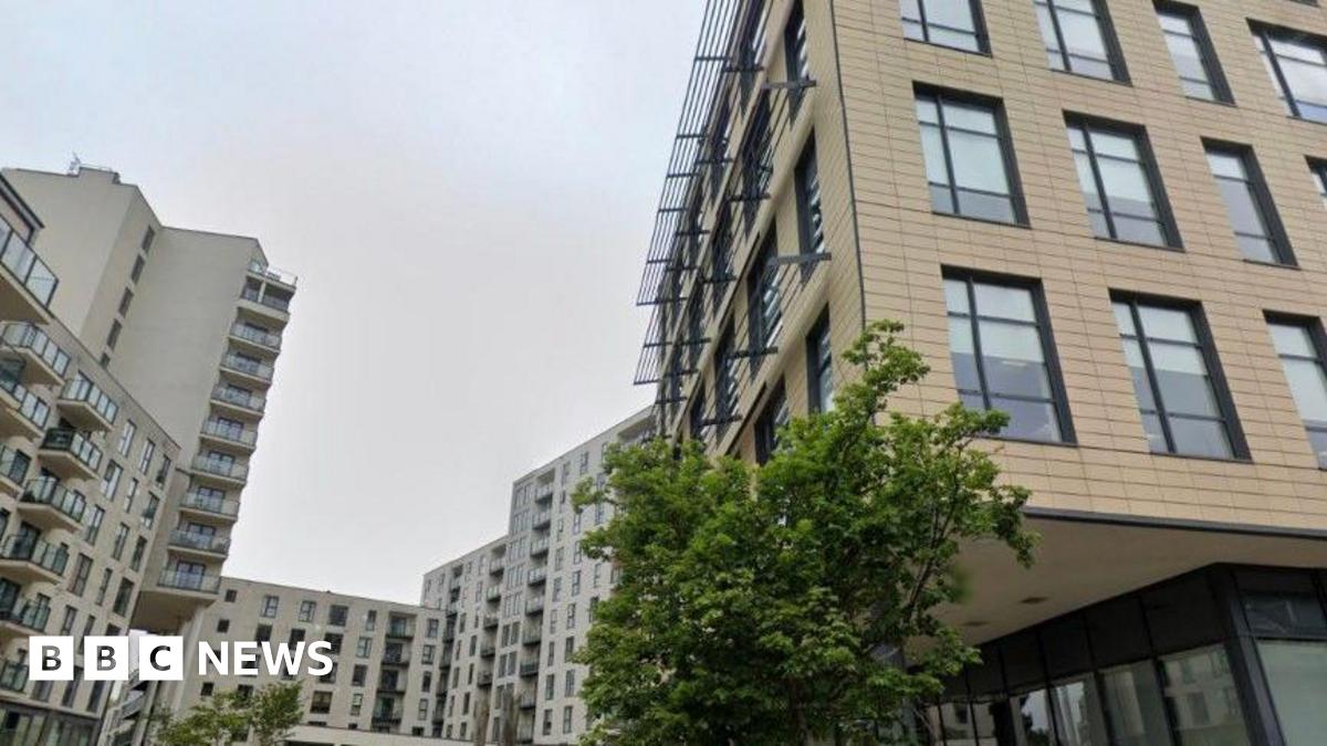 Woking: Emergency fire safety measures placed on high-rise - BBC News