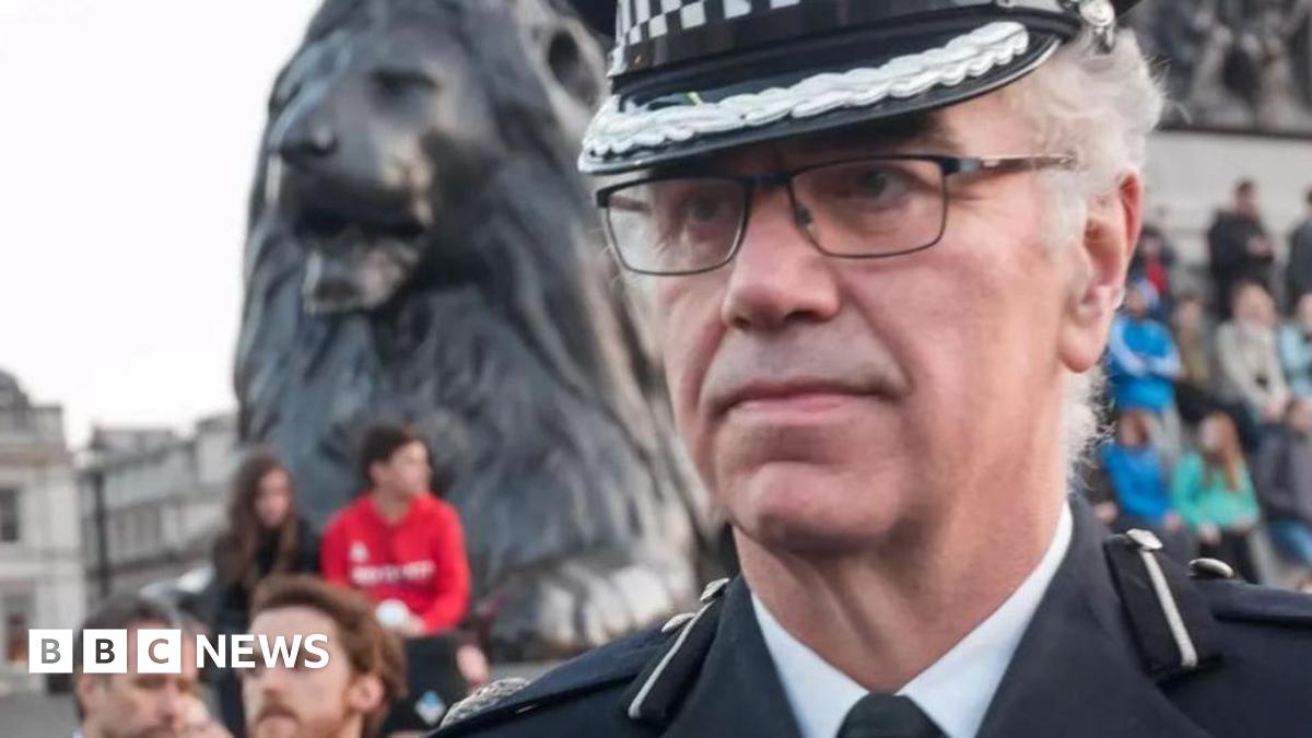 Julian Bennett: Sacking of Met commander over drugs test overturned ...