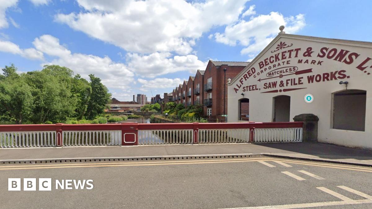 Interactive boat at heart of River Don art exhibition - BBC News