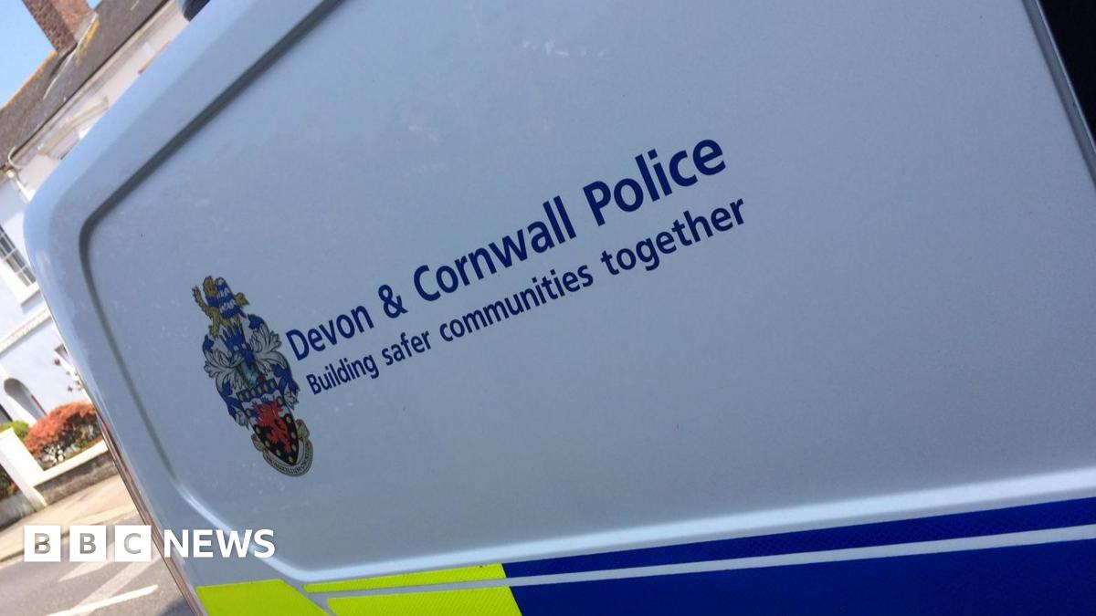 Farmhouse evacuated after discovery of WW2 shells - BBC News