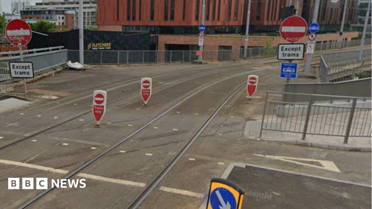 Nottingham: Man charged after car gets stuck on tram track - BBC News
