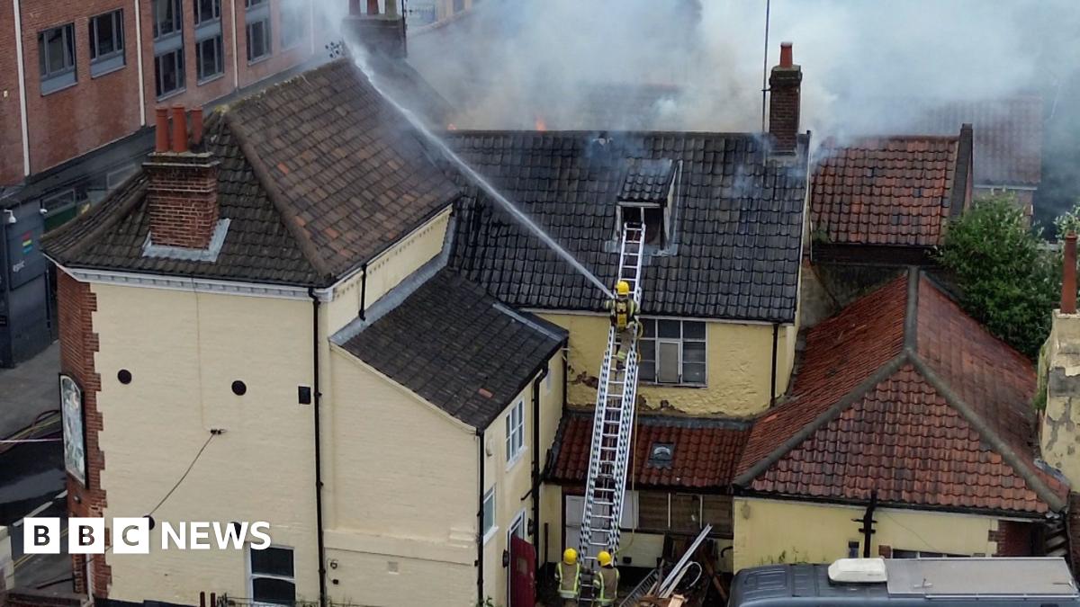 Cannabis factory found after fire in Norwich pub - BBC News