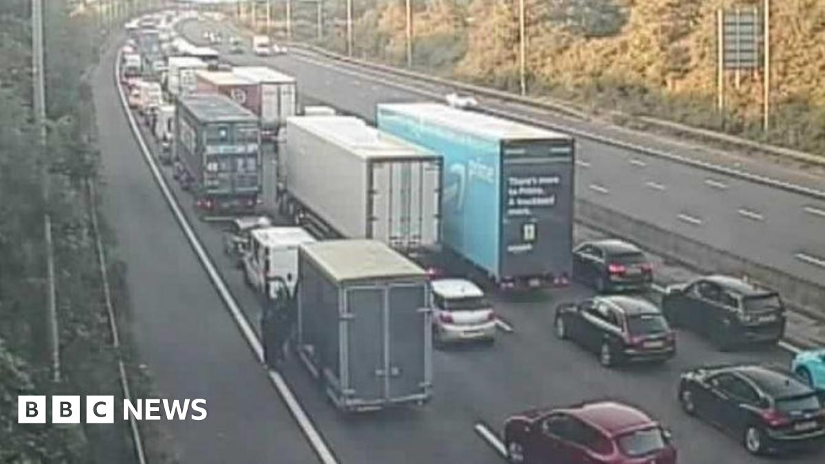 Drivers told to avoid M1 following 'serious' crash at junction 26 - BBC ...