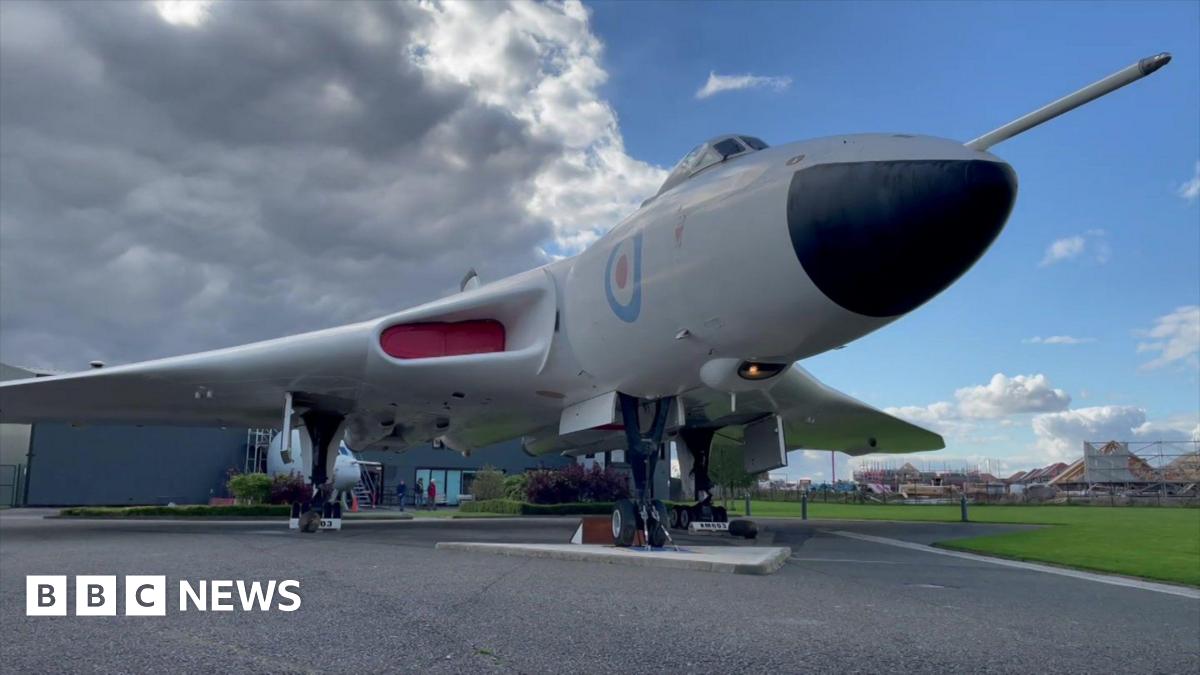 Avro Heritage Museum reveals plan to expand - BBC News