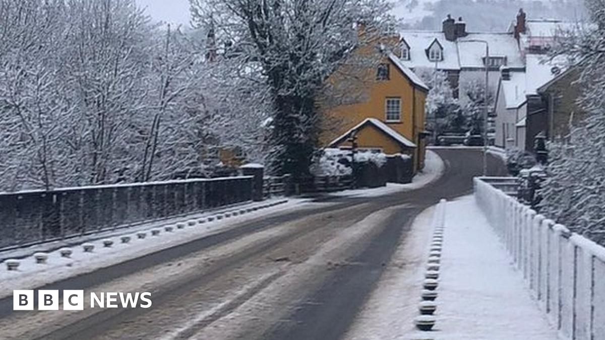 Powys residents asked which roads should be gritted in winter - BBC News