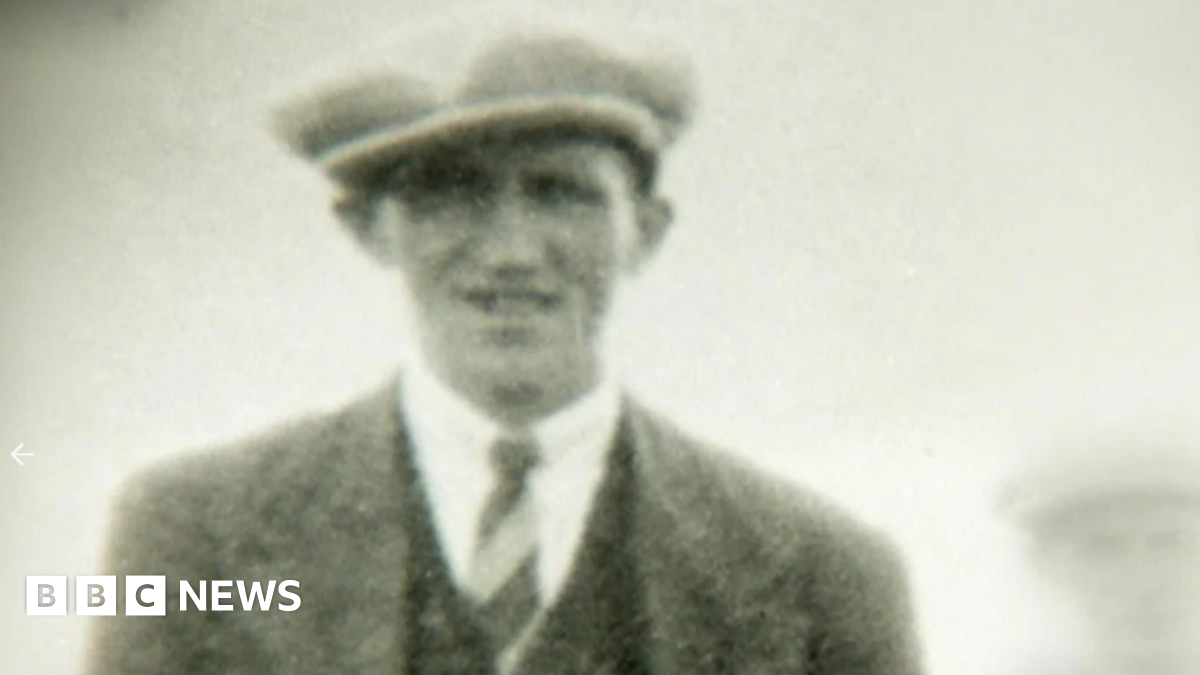 Harry Gleeson: A pardoned man finally laid to rest - BBC News