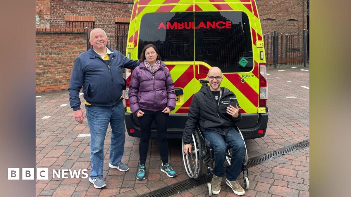Hull 4 Ukraine sends ambulance to help soldiers in Ukraine war - BBC News