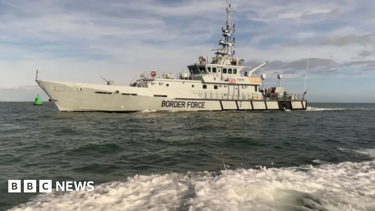 UK coastline creates opportunities for smugglers - BBC News