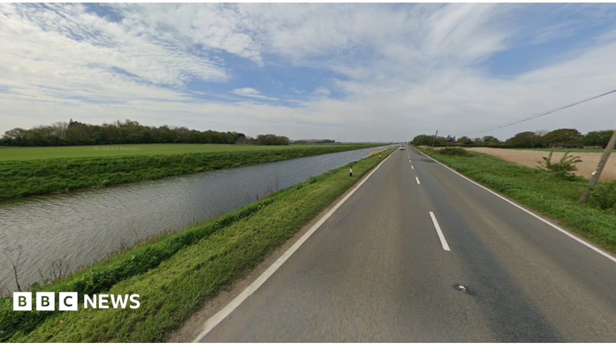 Four crashes occur on Forty Foot Bank in 'treacherous' conditions - BBC ...