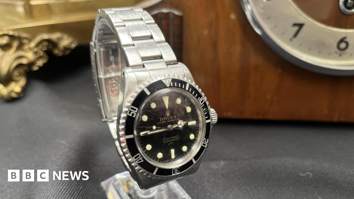 Rolex watch bought for £70 could fetch £45,000 in Diss auction - BBC News