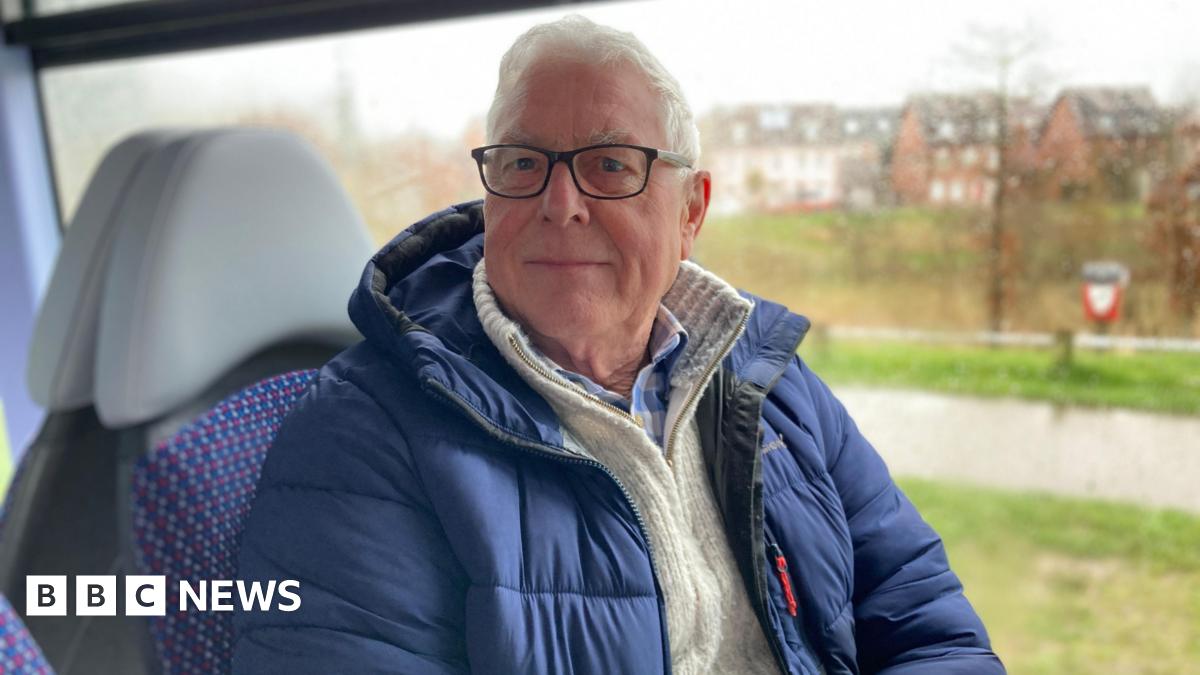 Norwich passengers welcome almost 60 new electric buses - BBC News