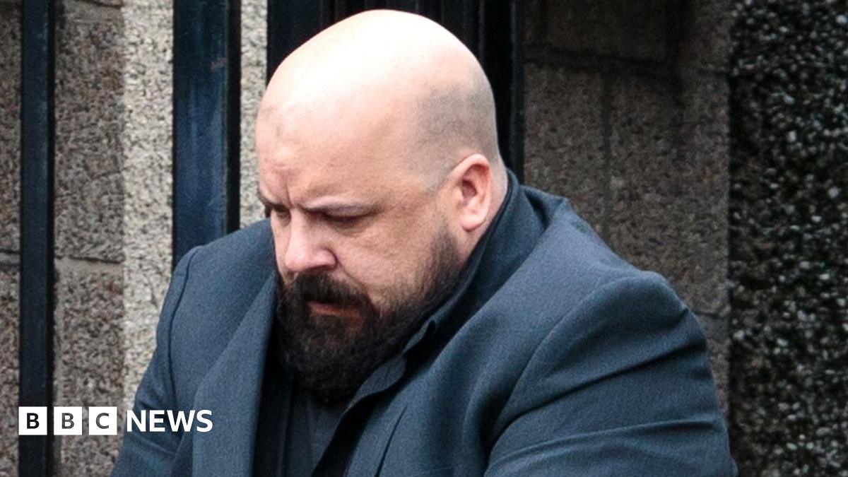 Aberdeen man Derek Piper jailed over indecent images of children - BBC News