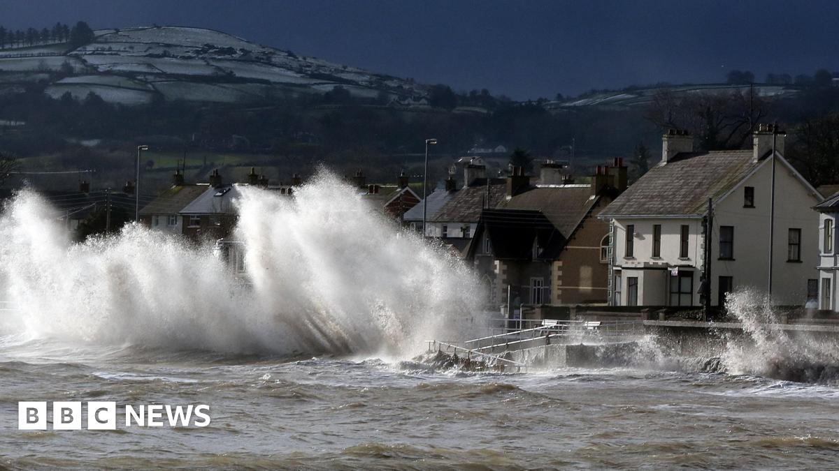 NI weather: Yellow wind warnings issued - BBC News