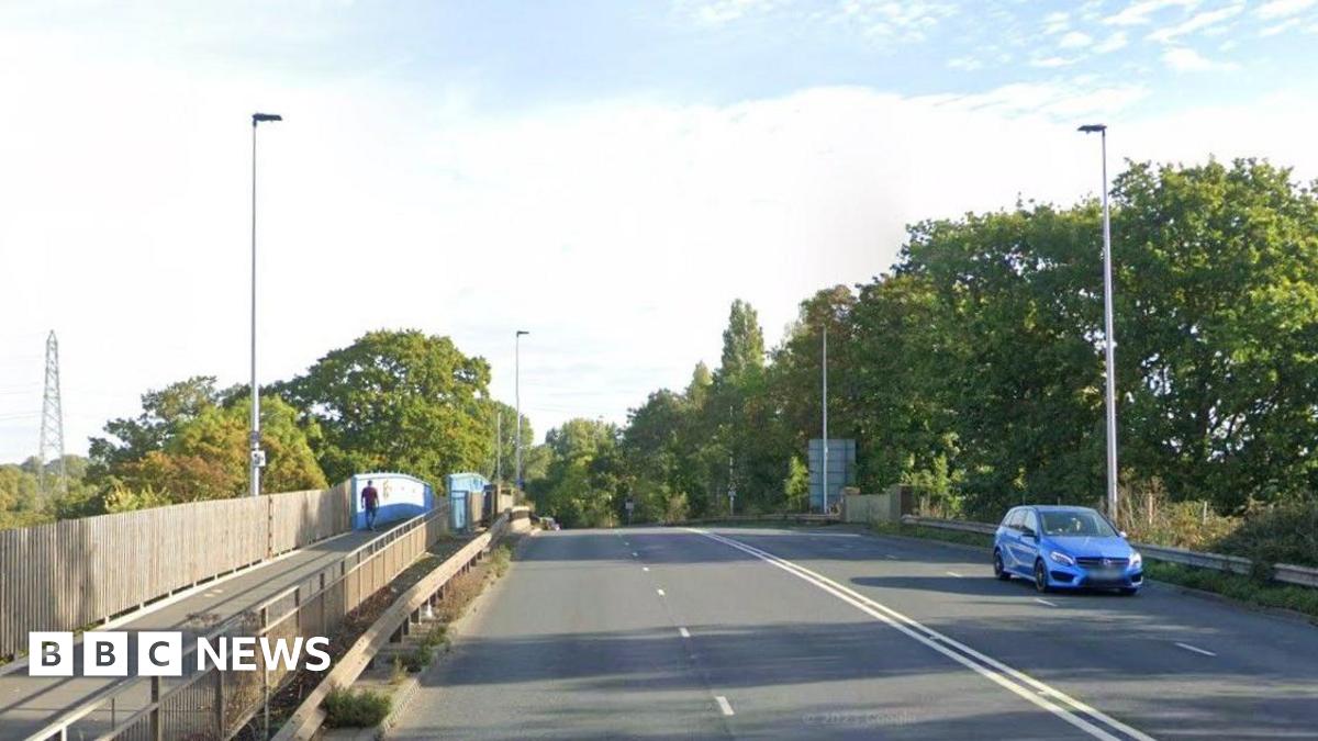 Two women seriously hurt after four vehicles crash in Exeter - BBC News
