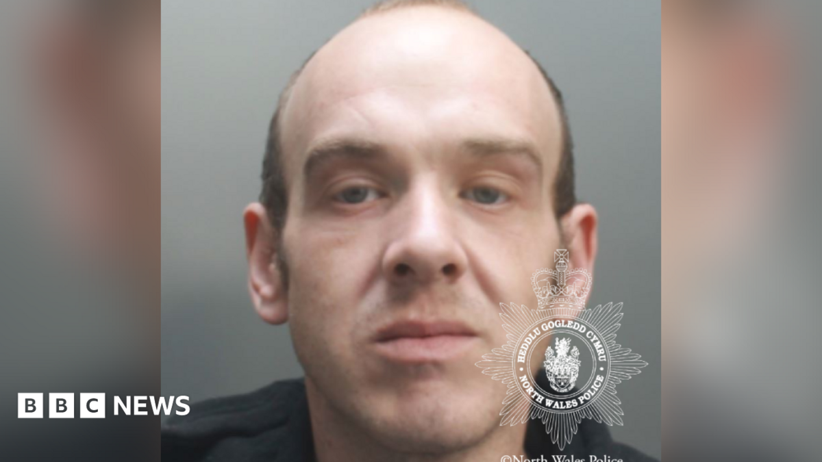 Mold: Banned drug-driver who overtook in crash jailed - BBC News