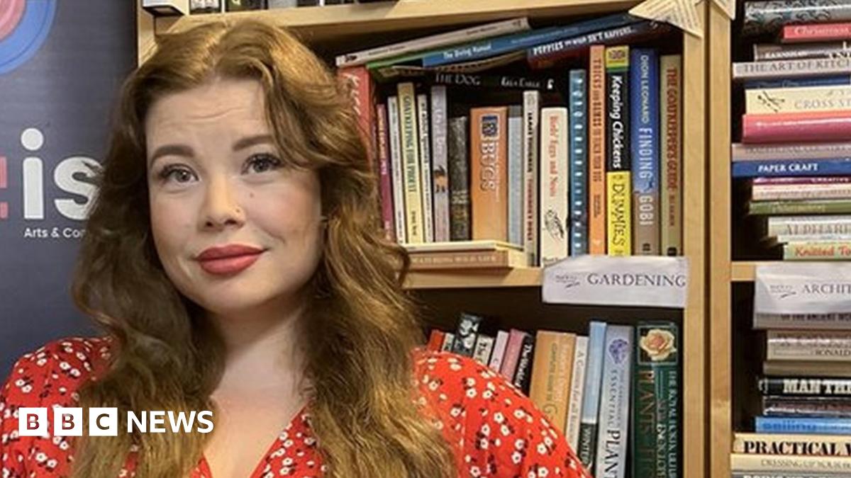 Berwyn Bookshop: New business opens after fire wrecked stock - BBC News