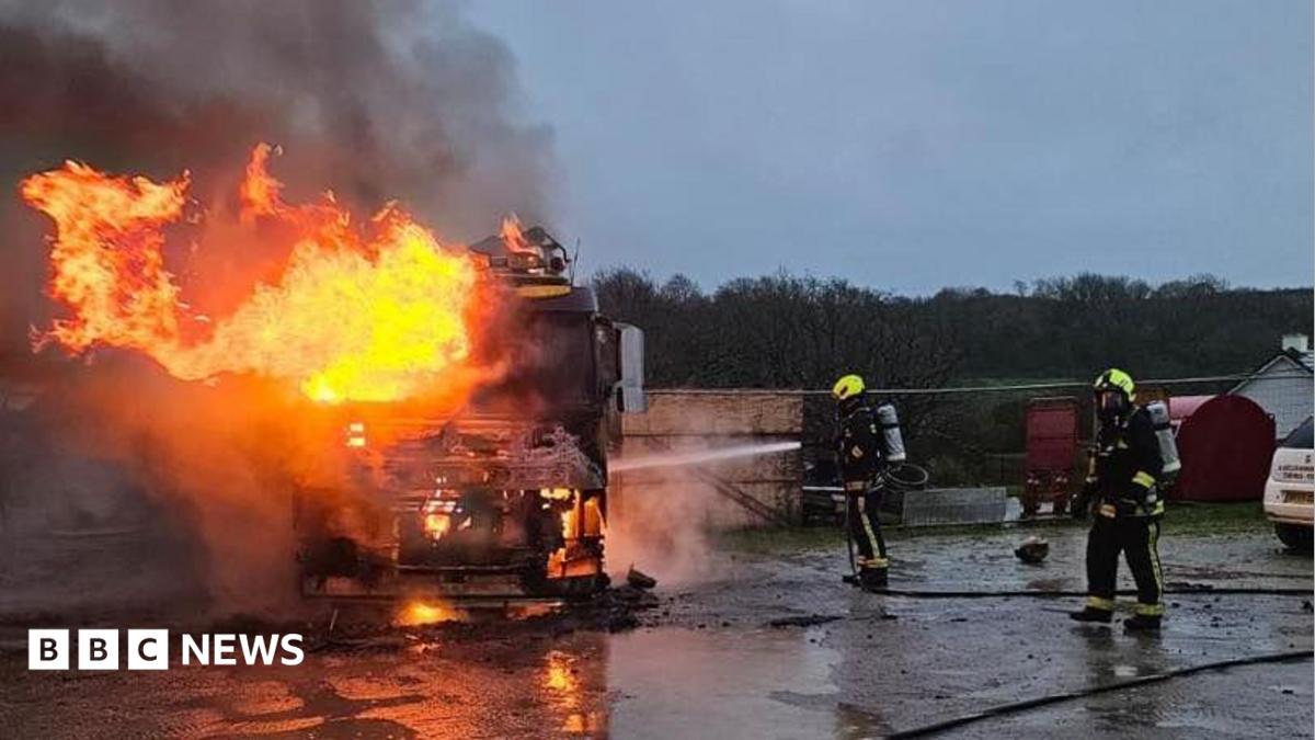 Fire crews extinguish lorry fire in Holsworthy - BBC News