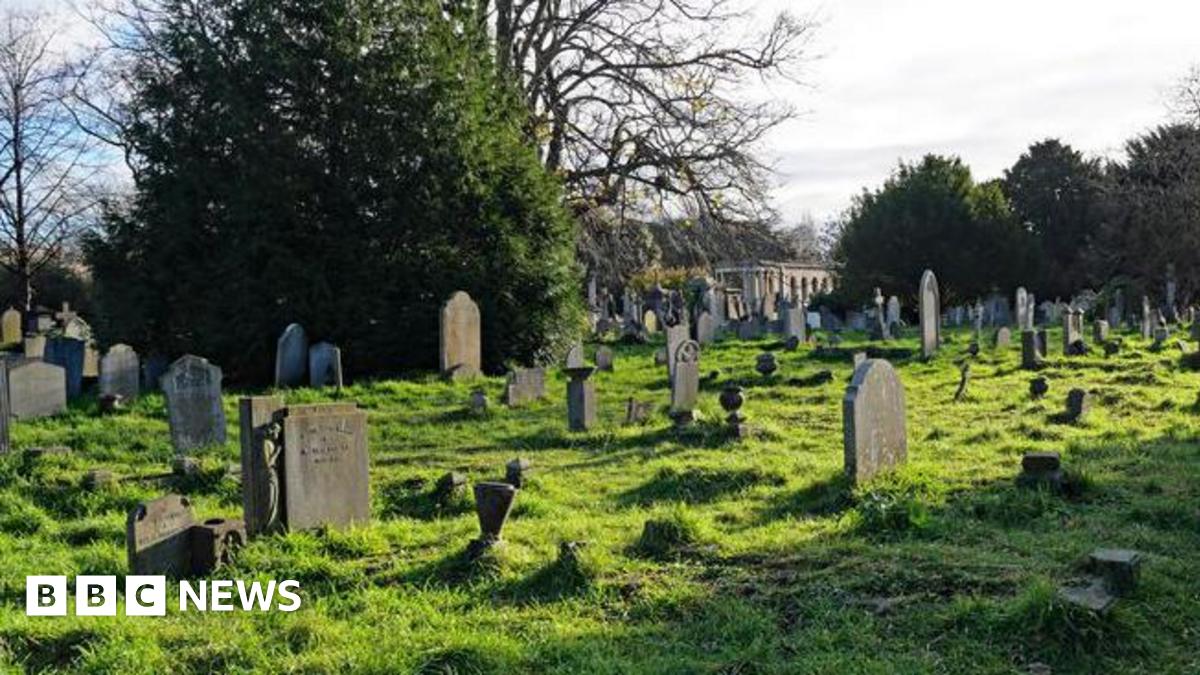 South Tyneside cemetery memorial safety testing to begin - BBC News