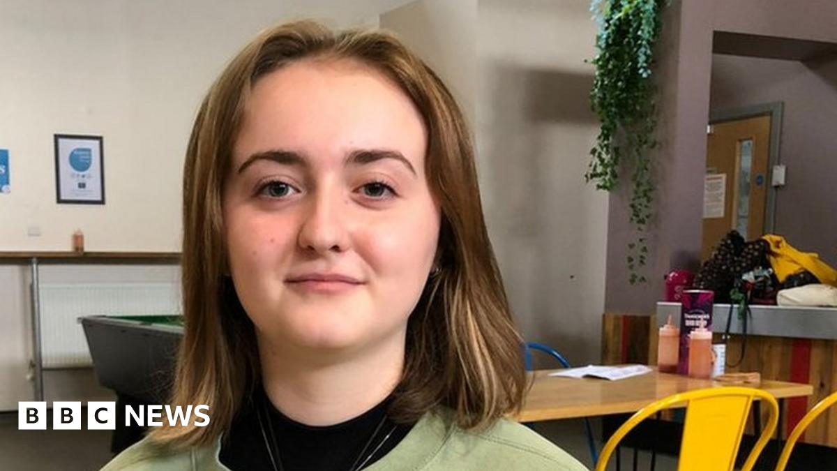 Bath Spa students 'hit from all angles' in cost of living crisis - BBC News