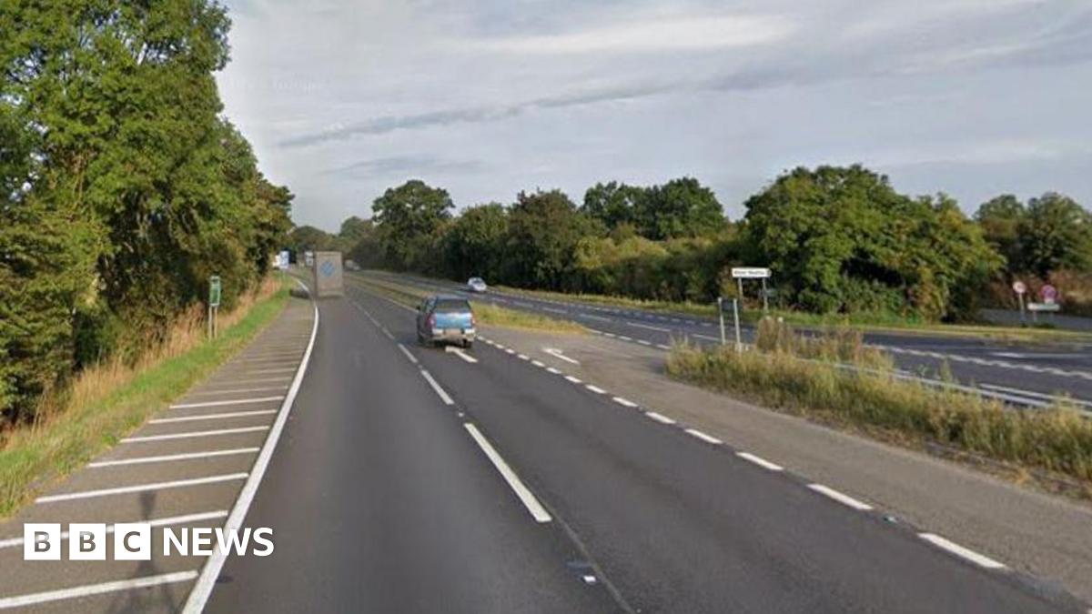 A1 closed after HGV driver dies in crash - BBC News