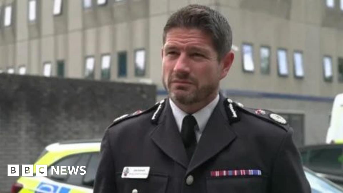Devon and Cornwall Police deputy chief returns after warning - BBC News